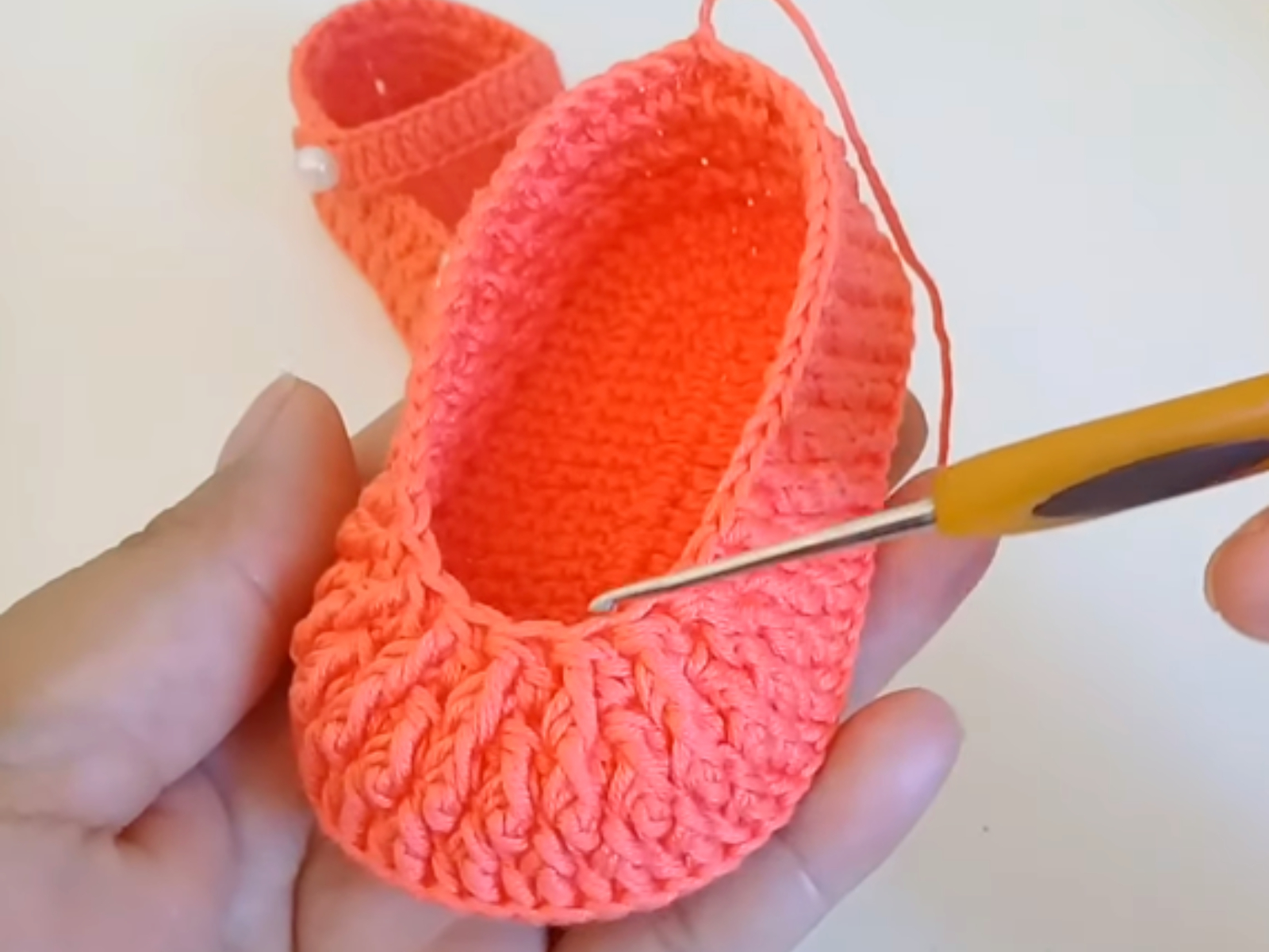 Zapatitos a crochet para bebé - Proyectos en Casa